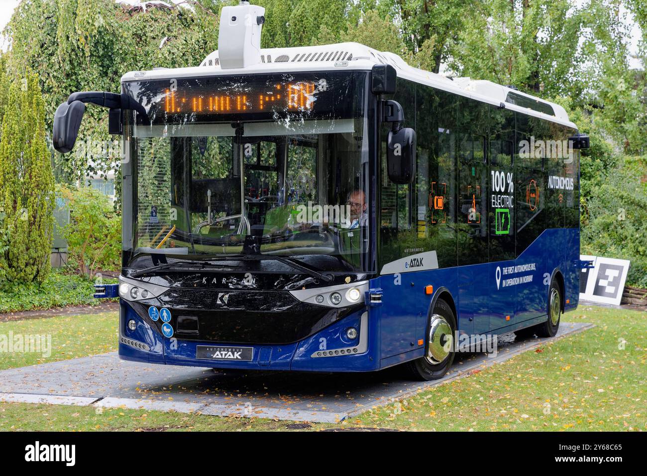 Autonom fahrender Bus auf der InnoTrans 2024 2024-09-24 Deutschland ...