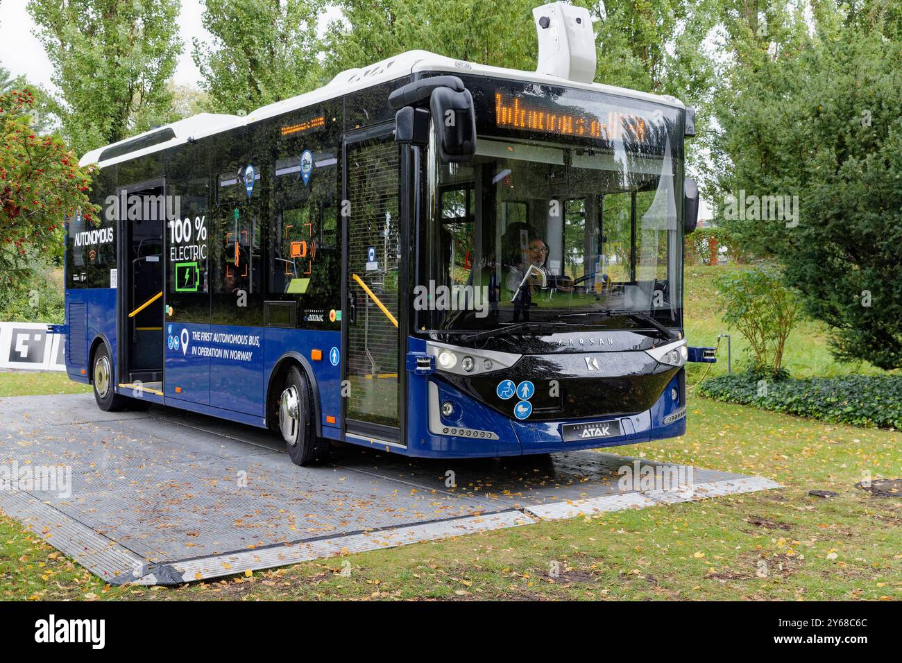 Autonom fahrender Bus auf der InnoTrans 2024 2024-09-24 Deutschland ...