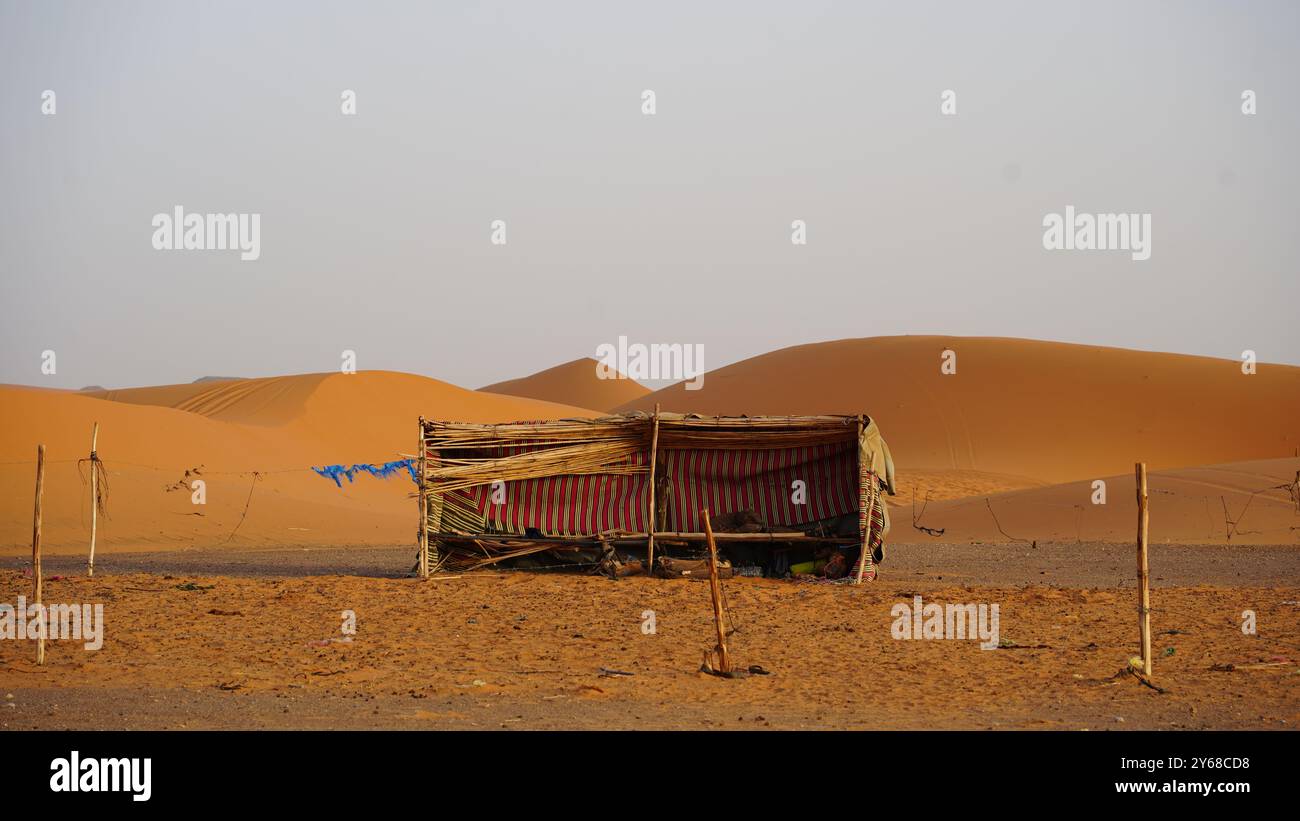 Barn in the Sahara desert Stock Photo - Alamy