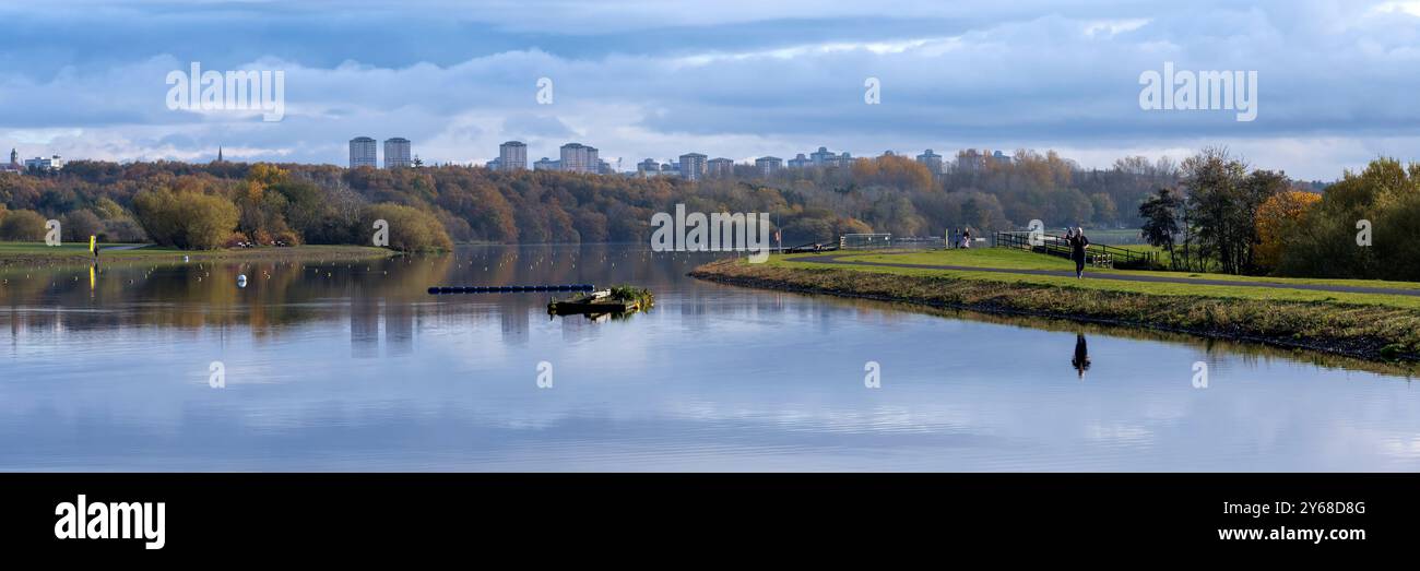 Stunning view loch at Strathclyde Country Park, North Lanarkshire ...