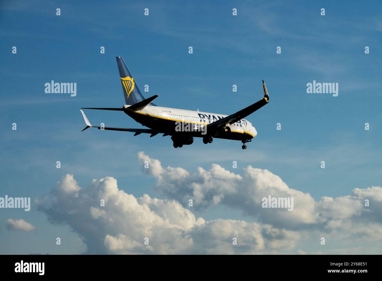 Sky Ryanair Boeing 737 Plane Aircraft Airplane Aeroplane Jetliner ...