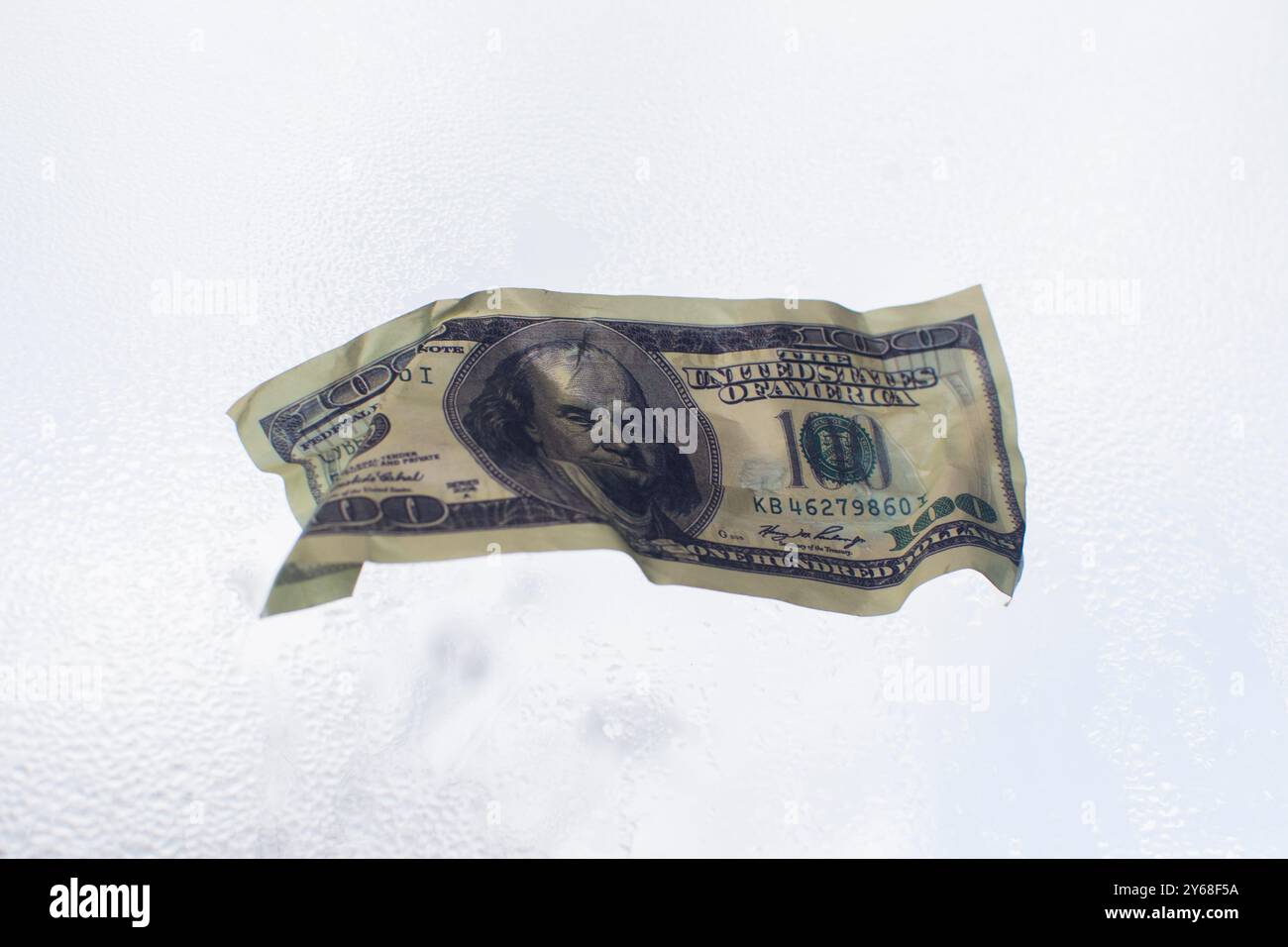 100 us dollar fall hi-res stock photography and images - Alamy