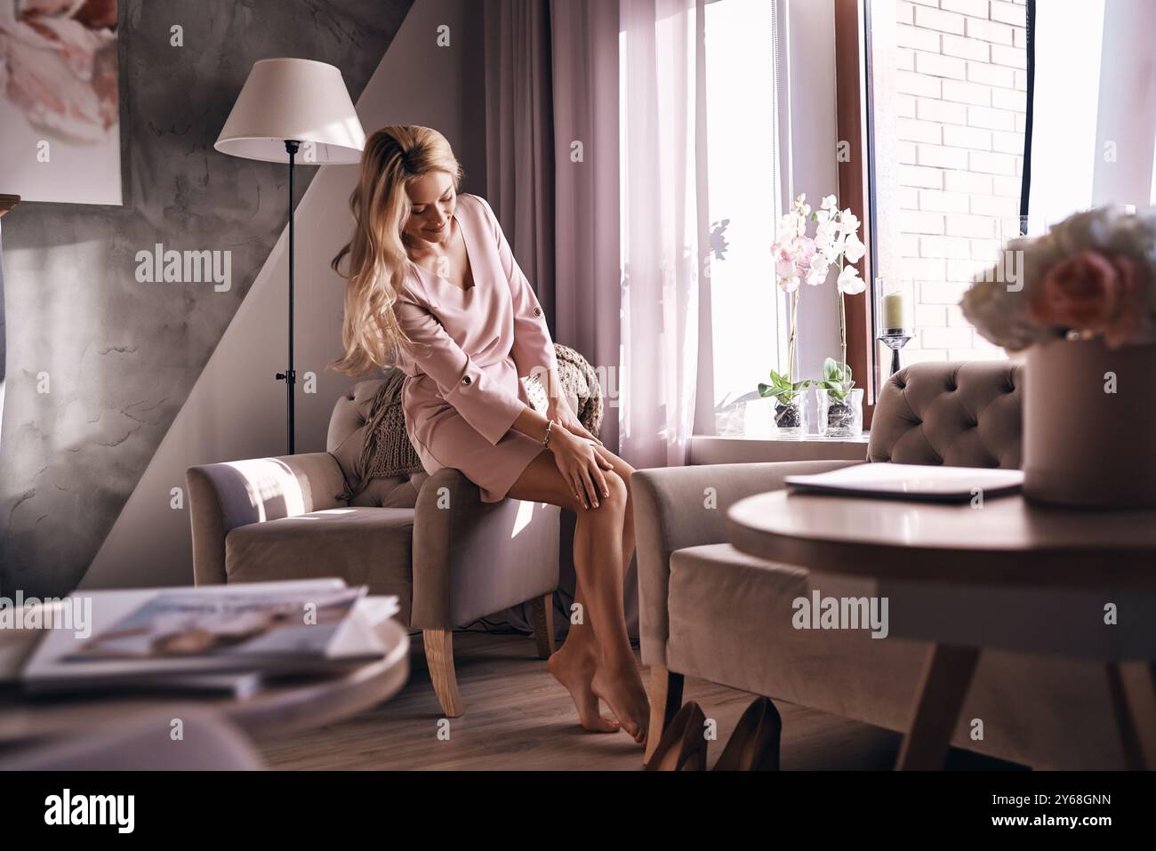 Beautiful legs hi-res stock photography and images - Alamy