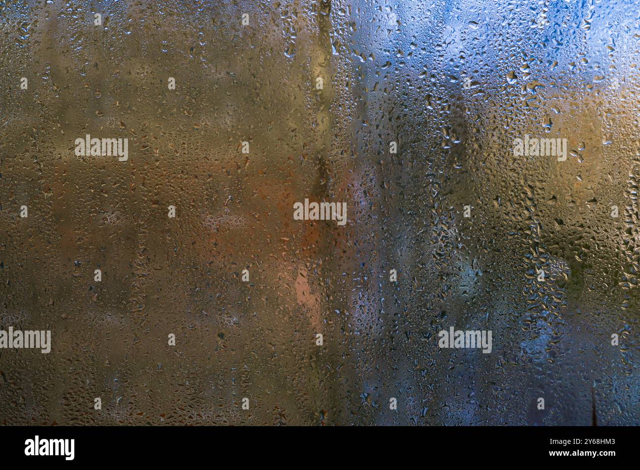 Drops fall down clear hi-res stock photography and images - Alamy