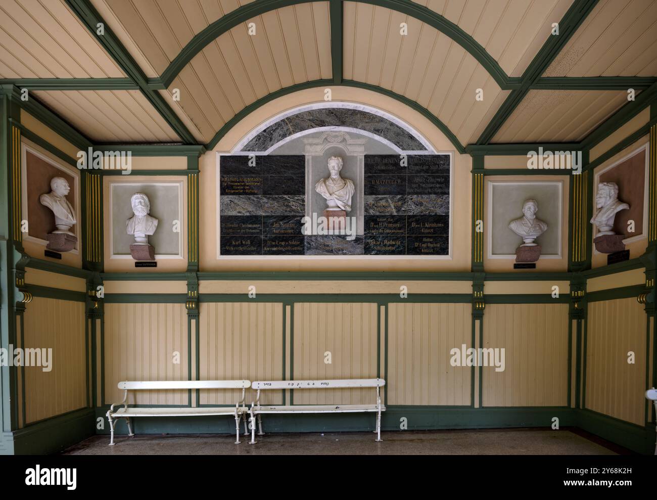 Historic Wandelhalle with bust of Duke Carl Theodor in Bavaria ...