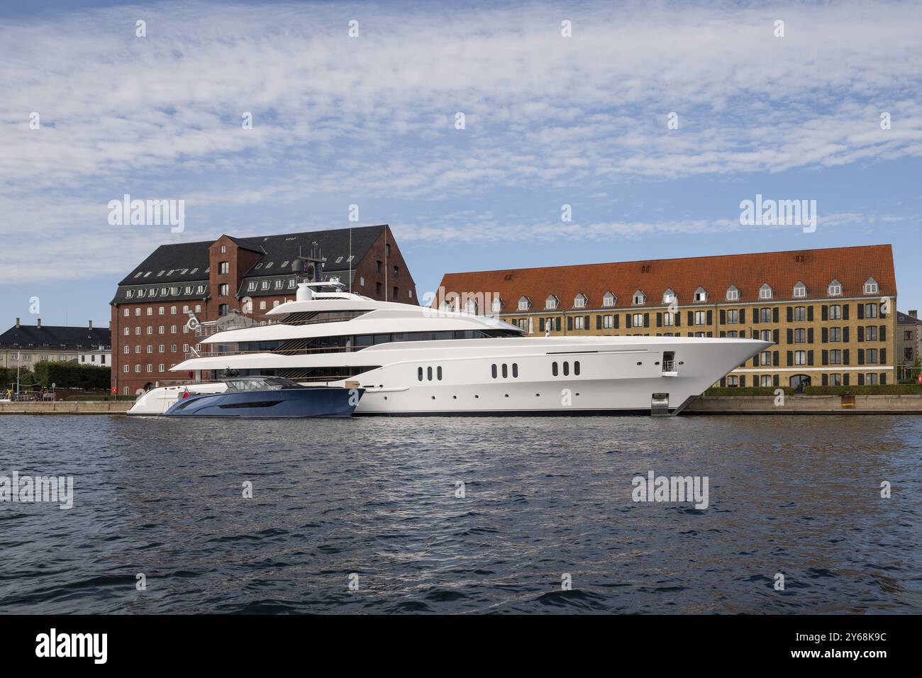 72m luxury yacht or superyacht Vanish George Town with helicopter by ...