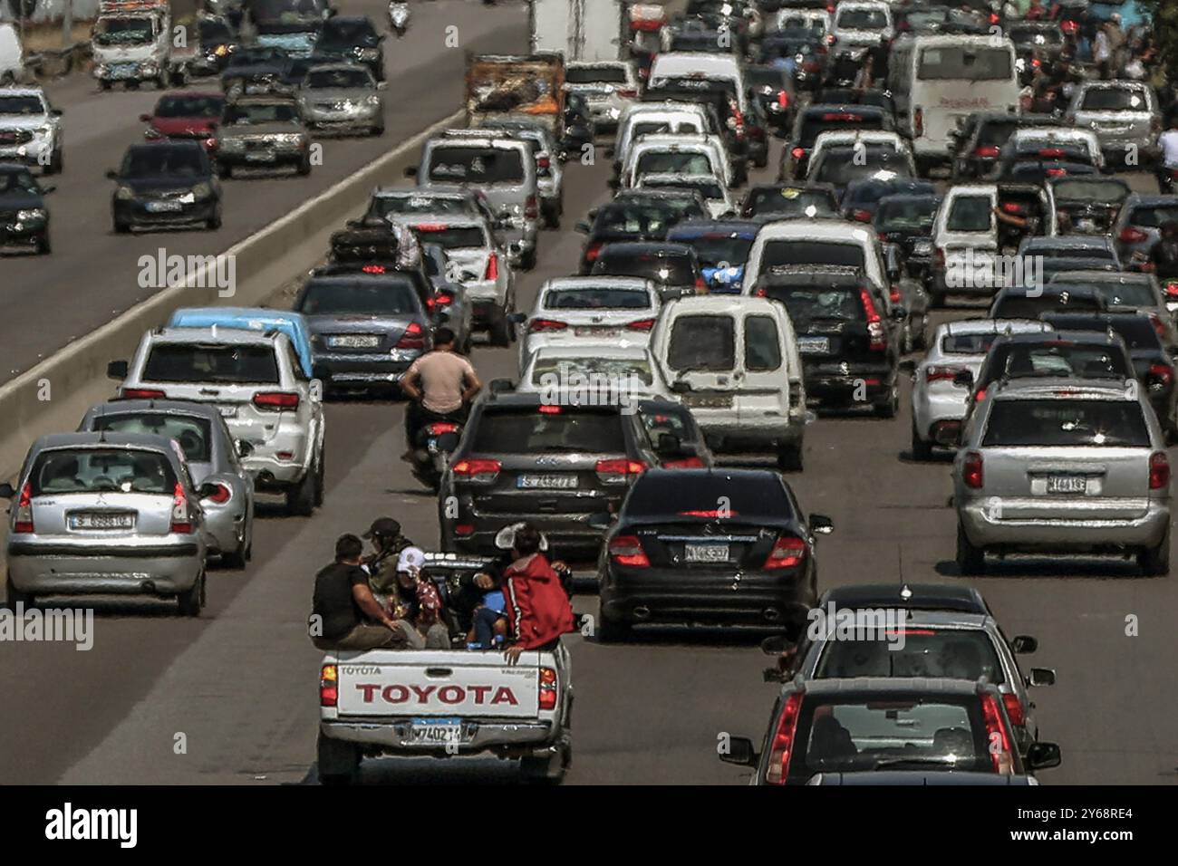 Khalde, Lebanon. 24th Sep, 2024. Scores of cars drive along Sidon ...
