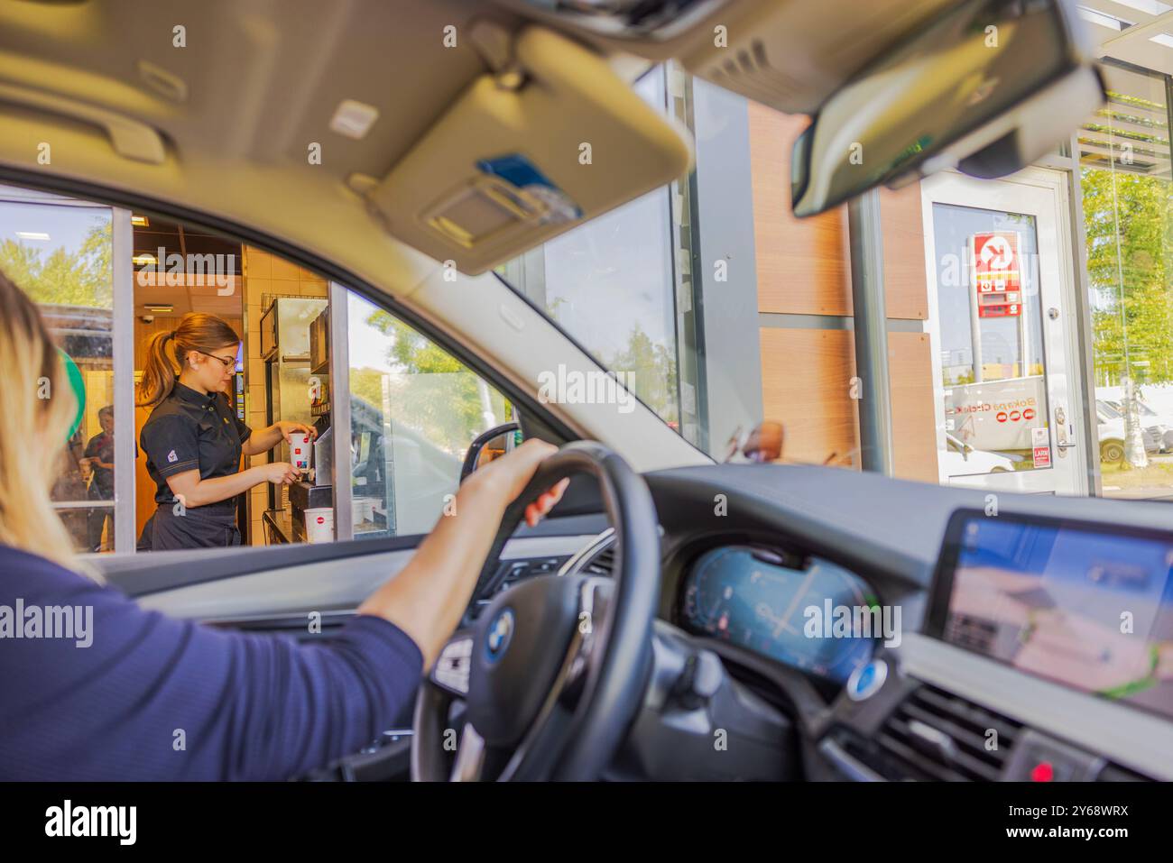 Mcdonalds drive thru order hi-res stock photography and images - Alamy