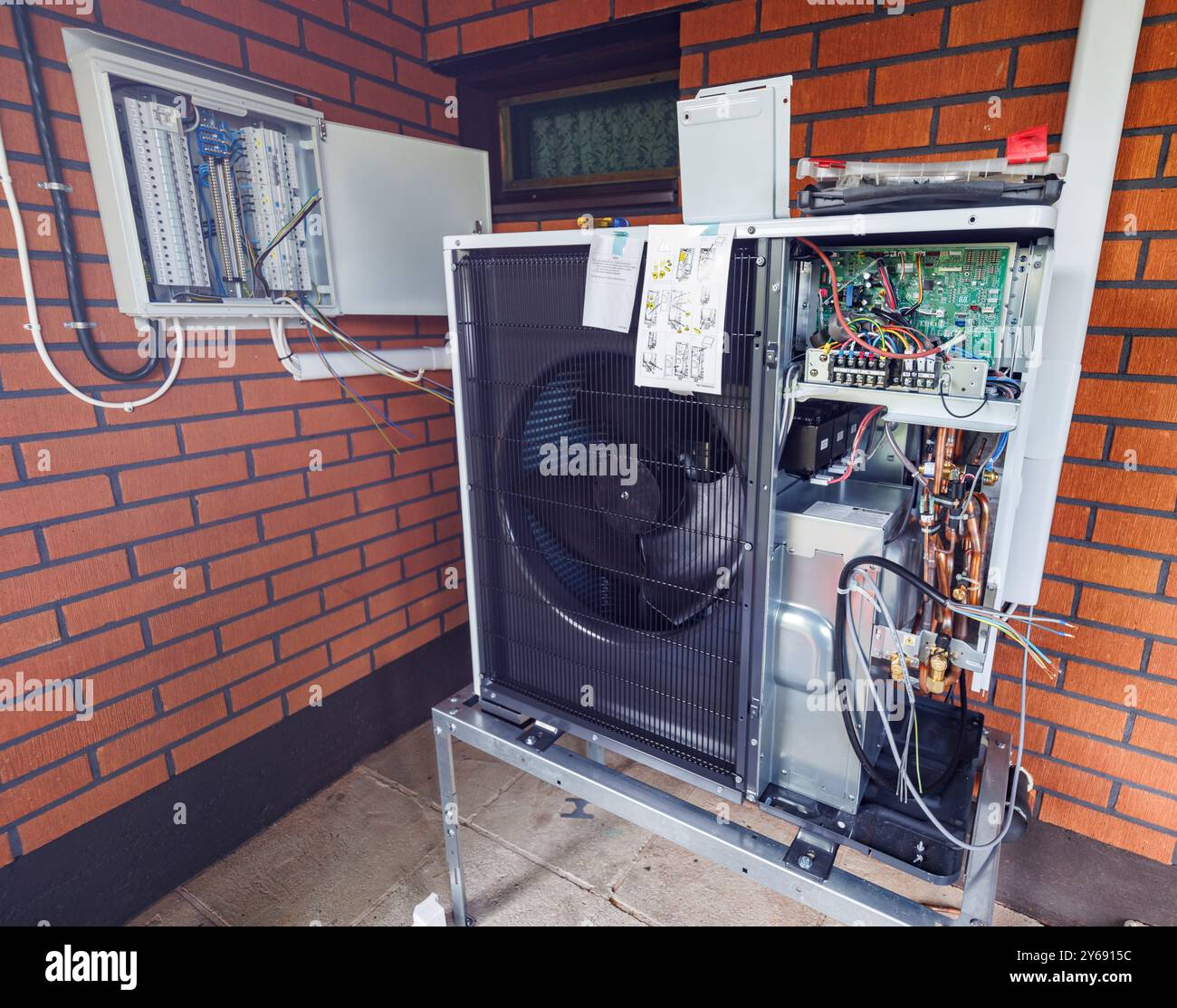 Installing electrics to electric Mitsubishi Ecodan air-water heat pump ...