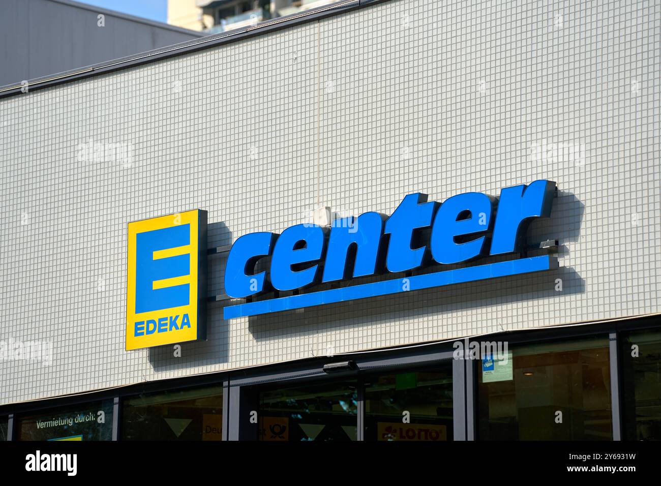 Glas ladenfront hi-res stock photography and images - Alamy