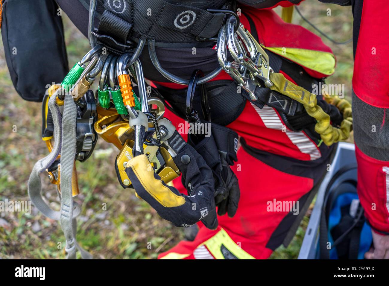 Ausrüstung der Höhenretter der Berufsfeuerwehr Gelsenkirchen, sie üben ...