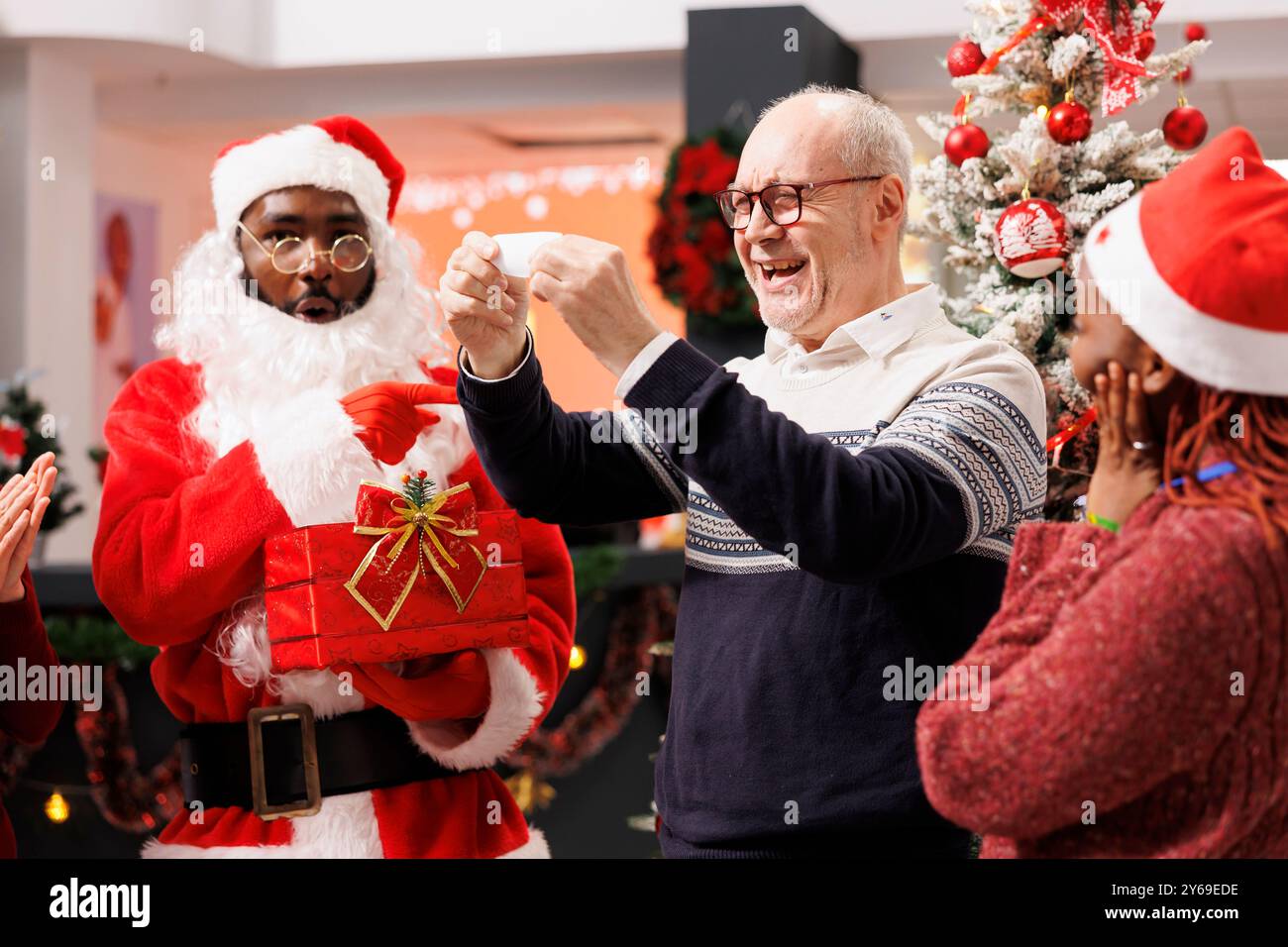 Drawing prize winner names hi-res stock photography and images - Alamy