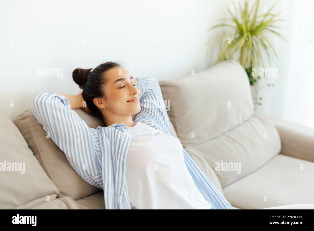 Workday nap hi-res stock photography and images - Alamy