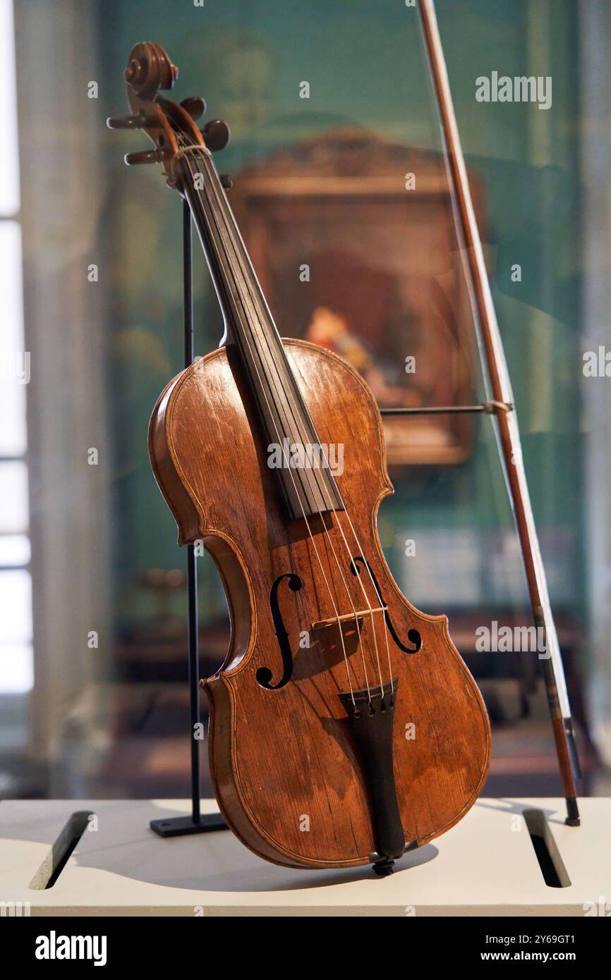 Violon, JEAN-AUGUSTE-DOMINIQUE INGRES, Ingres's violin, Italy, late ...