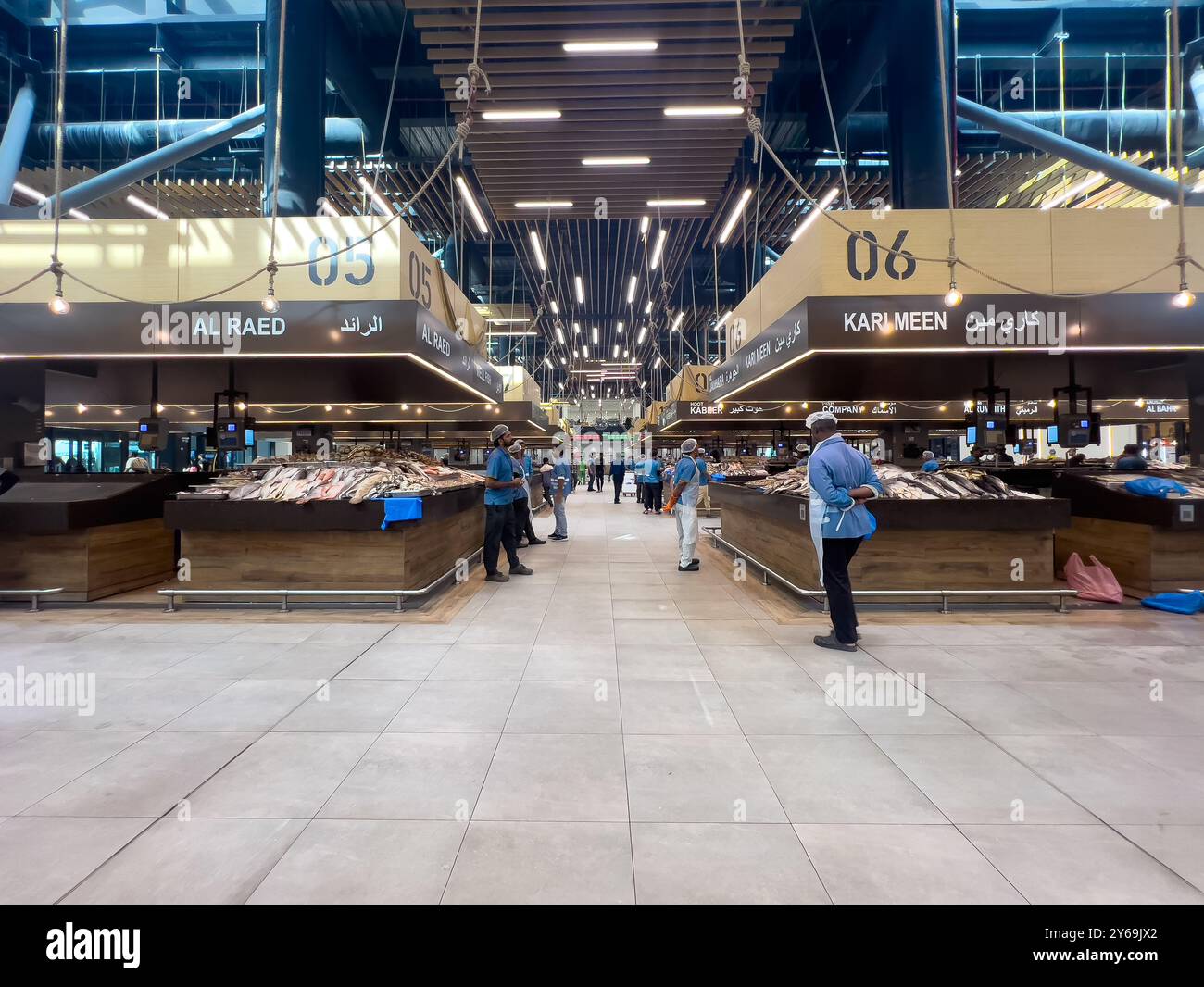 inside fish market in Mina Abu Dhabi Stock Photo - Alamy