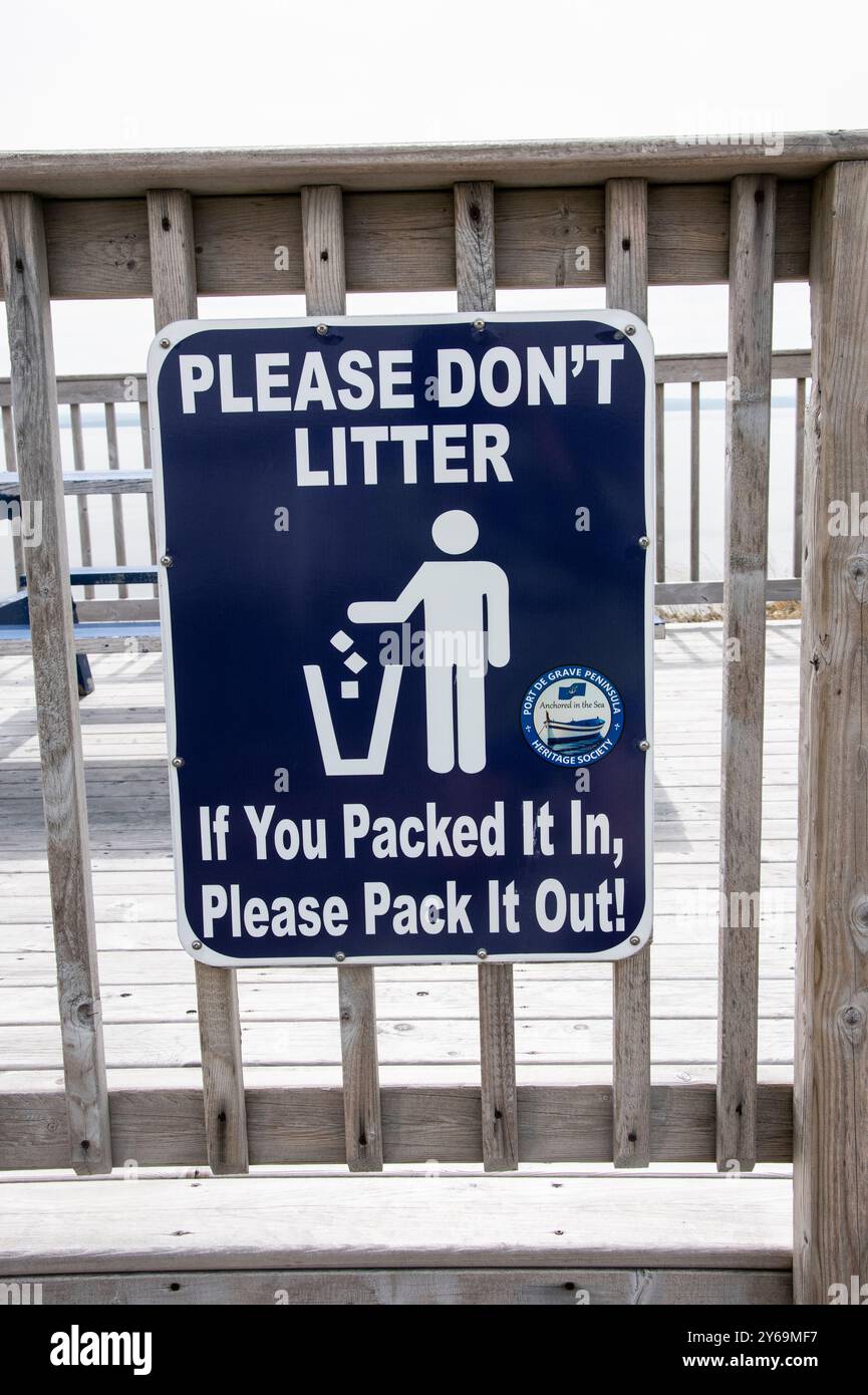 Don't litter sign at the lookout point in Port de Grave, Newfoundland ...