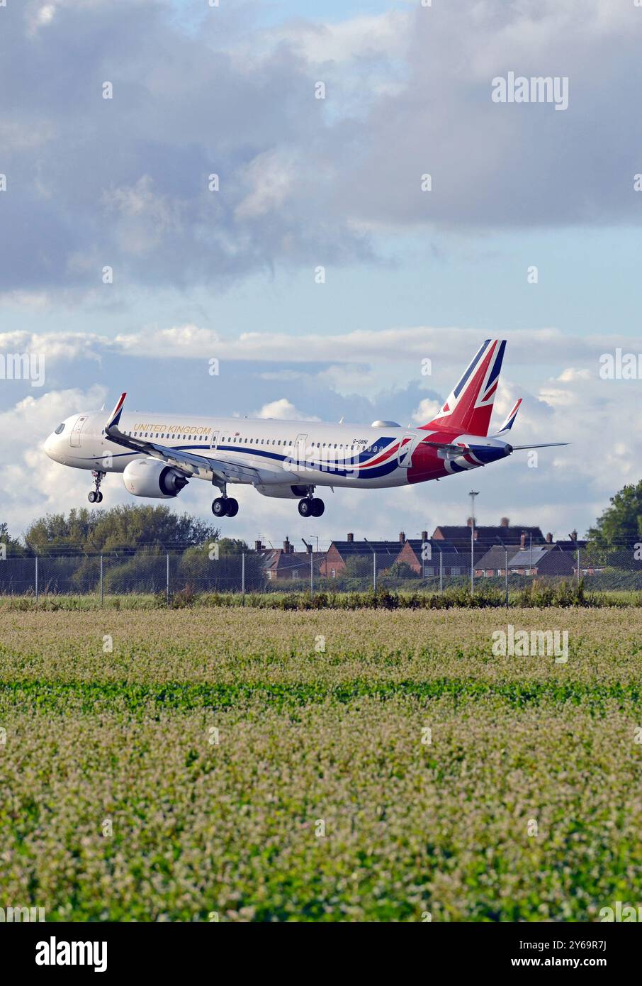 The UK Government's AIRBUS A321, G-GBNI, on final approach to runway 27 ...