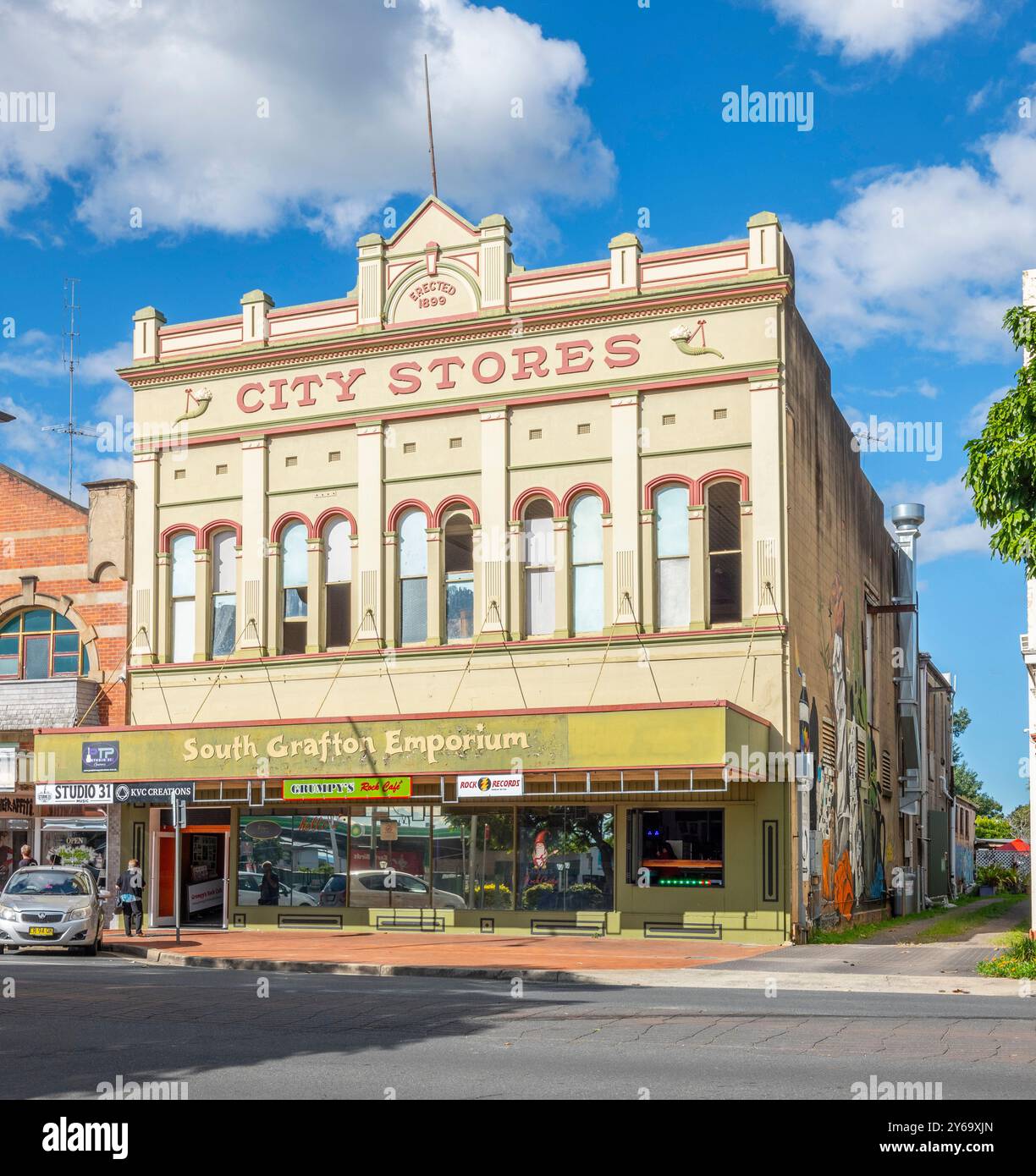 Australian country town main street stores hi-res stock photography and ...