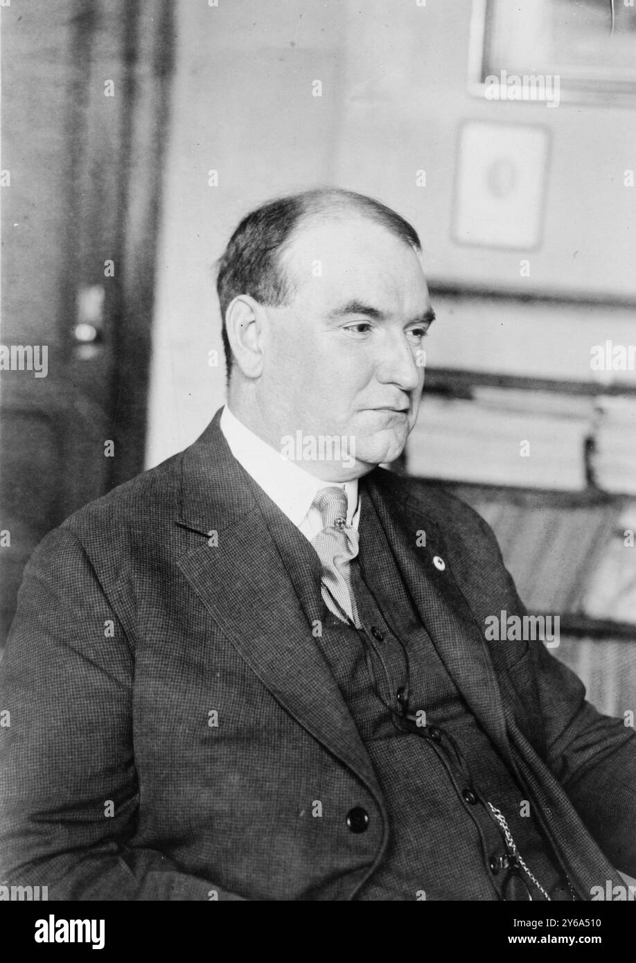 Hamilton Holt, half-length portrait, seated, facing right / photo., New ...