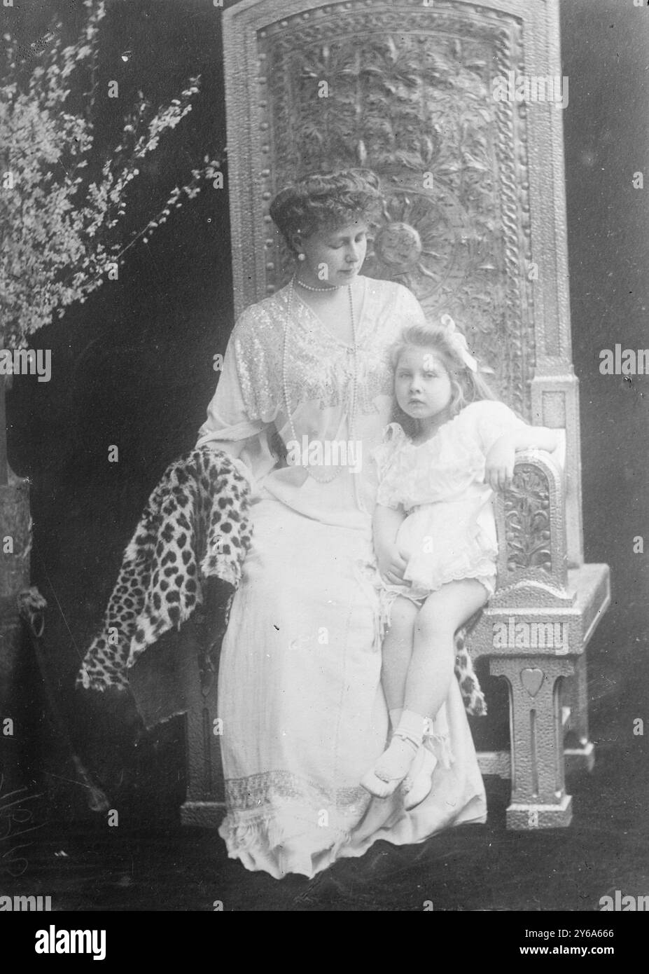 Roumania seated hi-res stock photography and images - Alamy