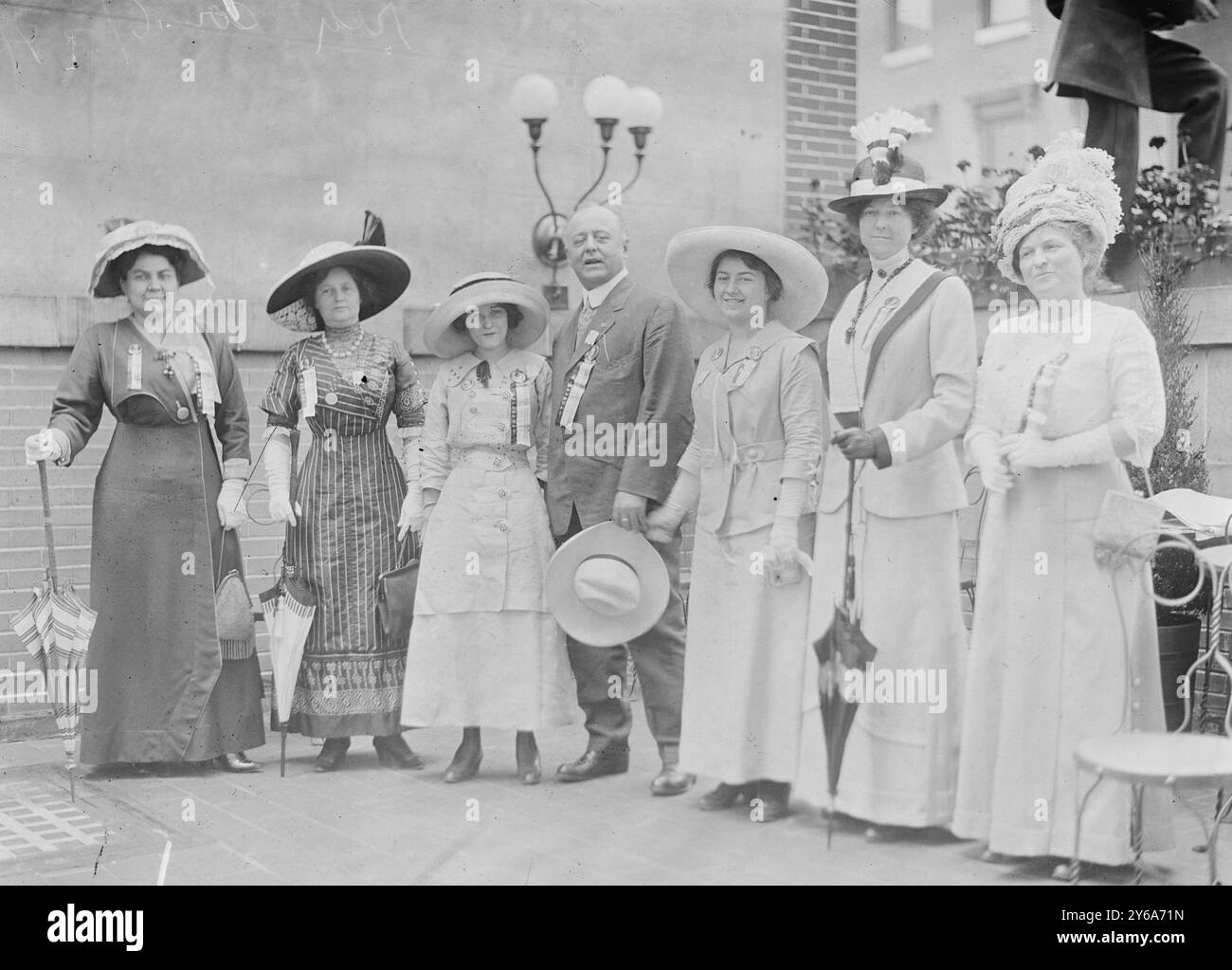 Miss L.B. Perry, Mrs. J.H. Hayes, Mrs. J.T. Owen, Mrs. A. Clund, Mrs. J ...