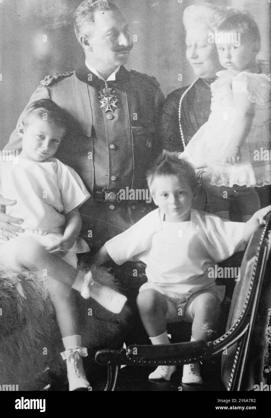 Kaiser and his grandchildren hi-res stock photography and images - Alamy