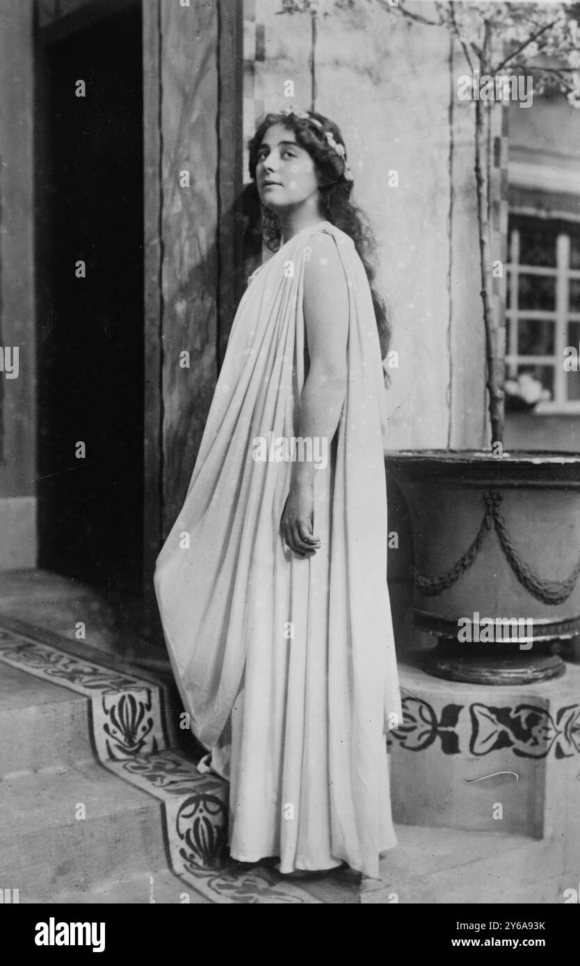 Alexandra carlisle Black and White Stock Photos & Images - Alamy