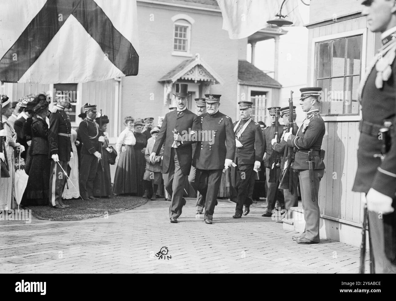 Secy Stimson & Gen. Grant at lawn party, Gov's Island., Photo shows ...
