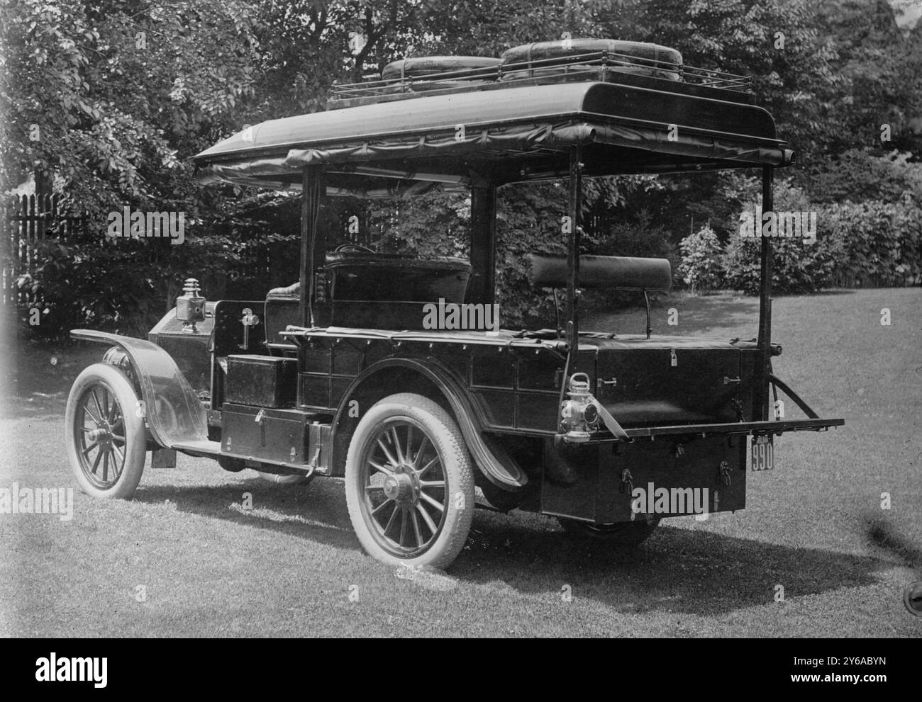 Dupont camp auto, Photo shows a Stoddard-Dayton camping car built for ...