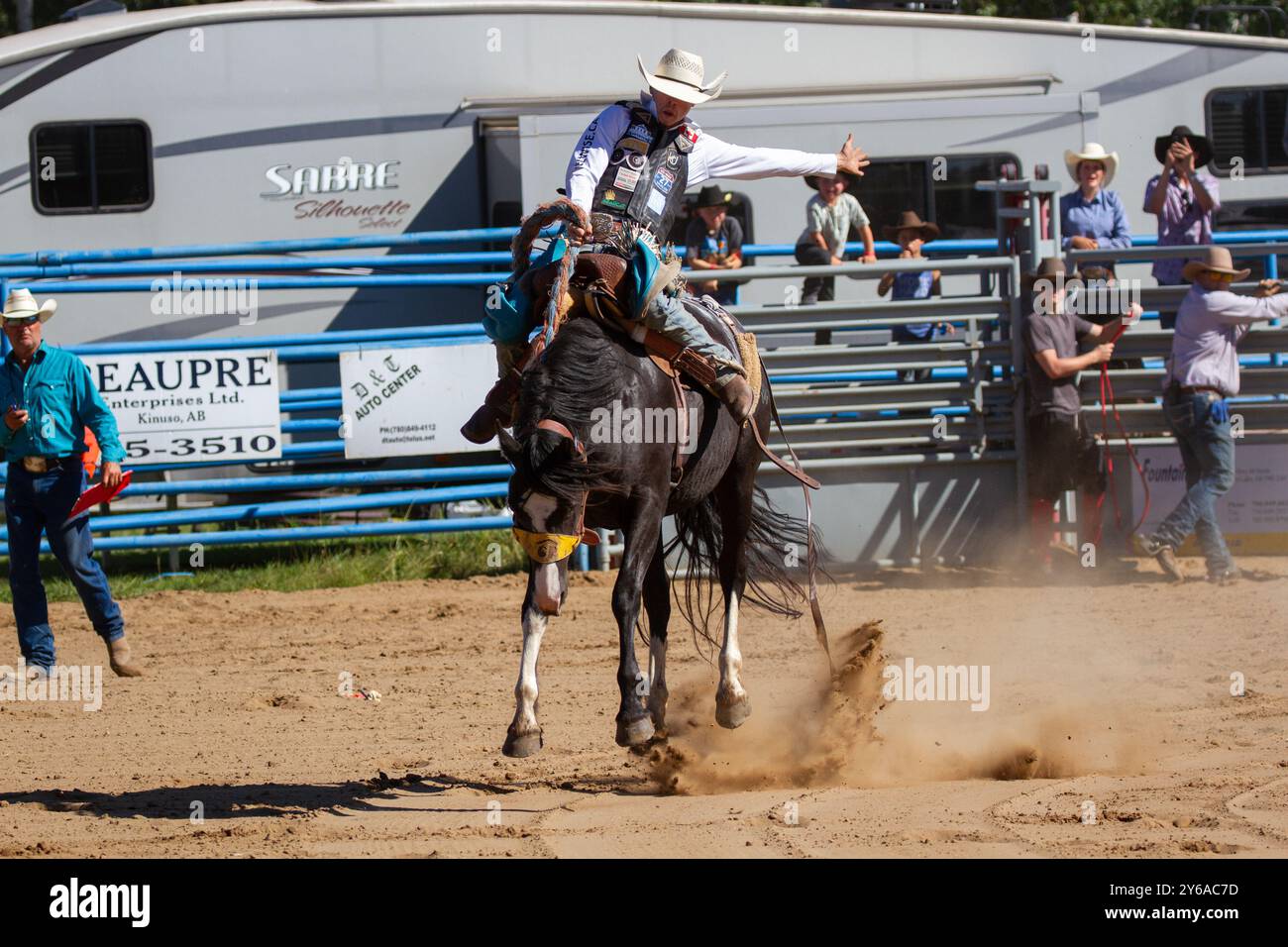 Bareback bronc riding hi-res stock photography and images - Alamy
