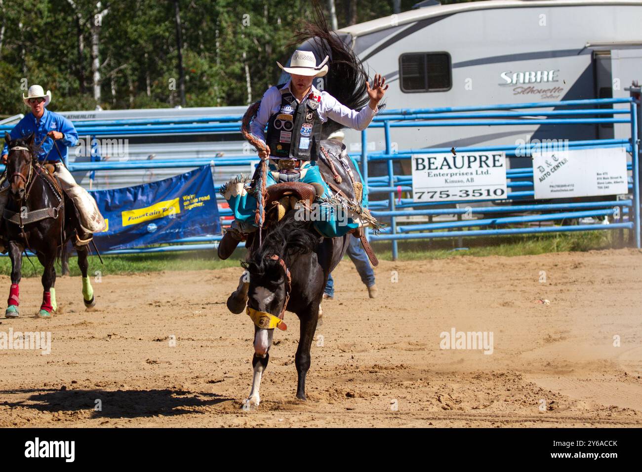 Bareback bronc riding hi-res stock photography and images - Alamy