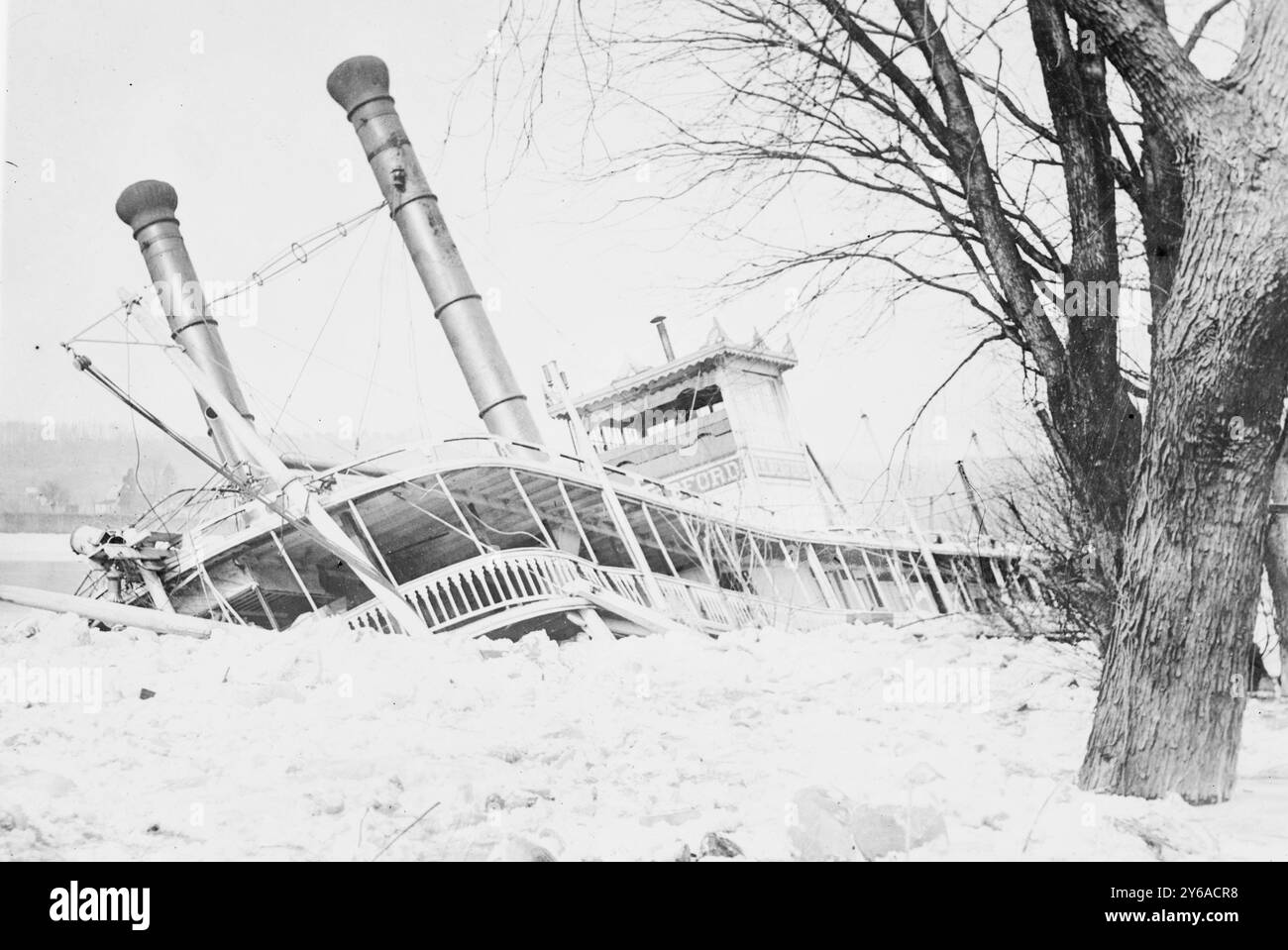 Steamboat smaller hi-res stock photography and images - Alamy