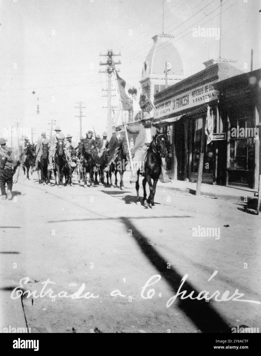 Revolutionists entering Juarez, Photo shows General Roque González ...