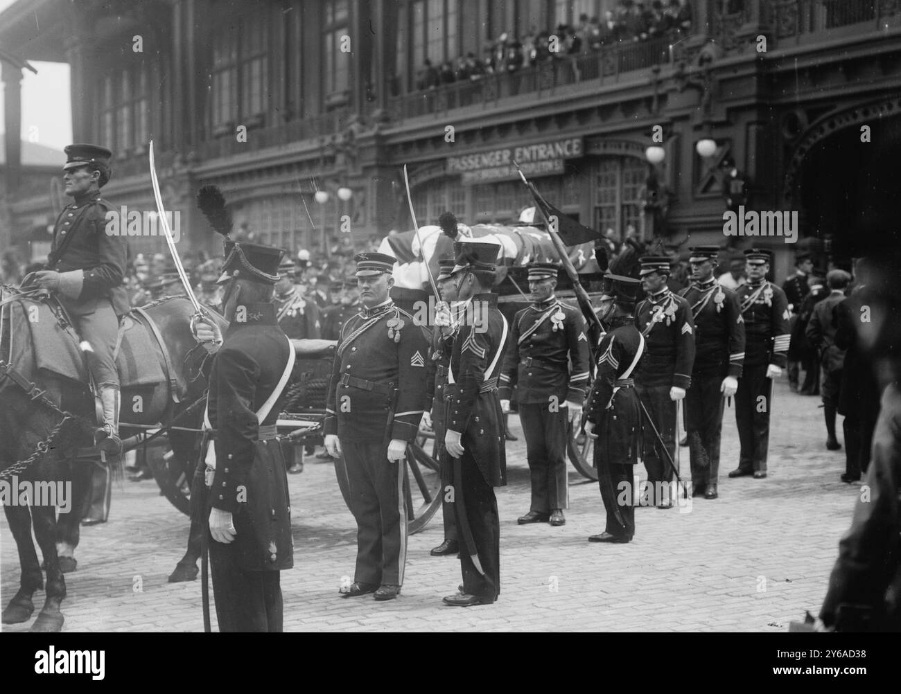 Gen. Grant's coffin on gun carriage, Photo shows funeral procession on ...