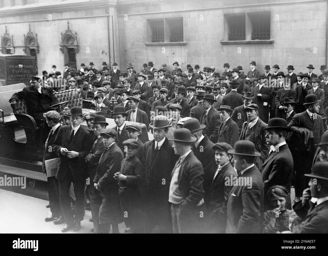 Waiting to see gunmen jury, 11/12/12 N.Y., Photo shows 'the jury which ...
