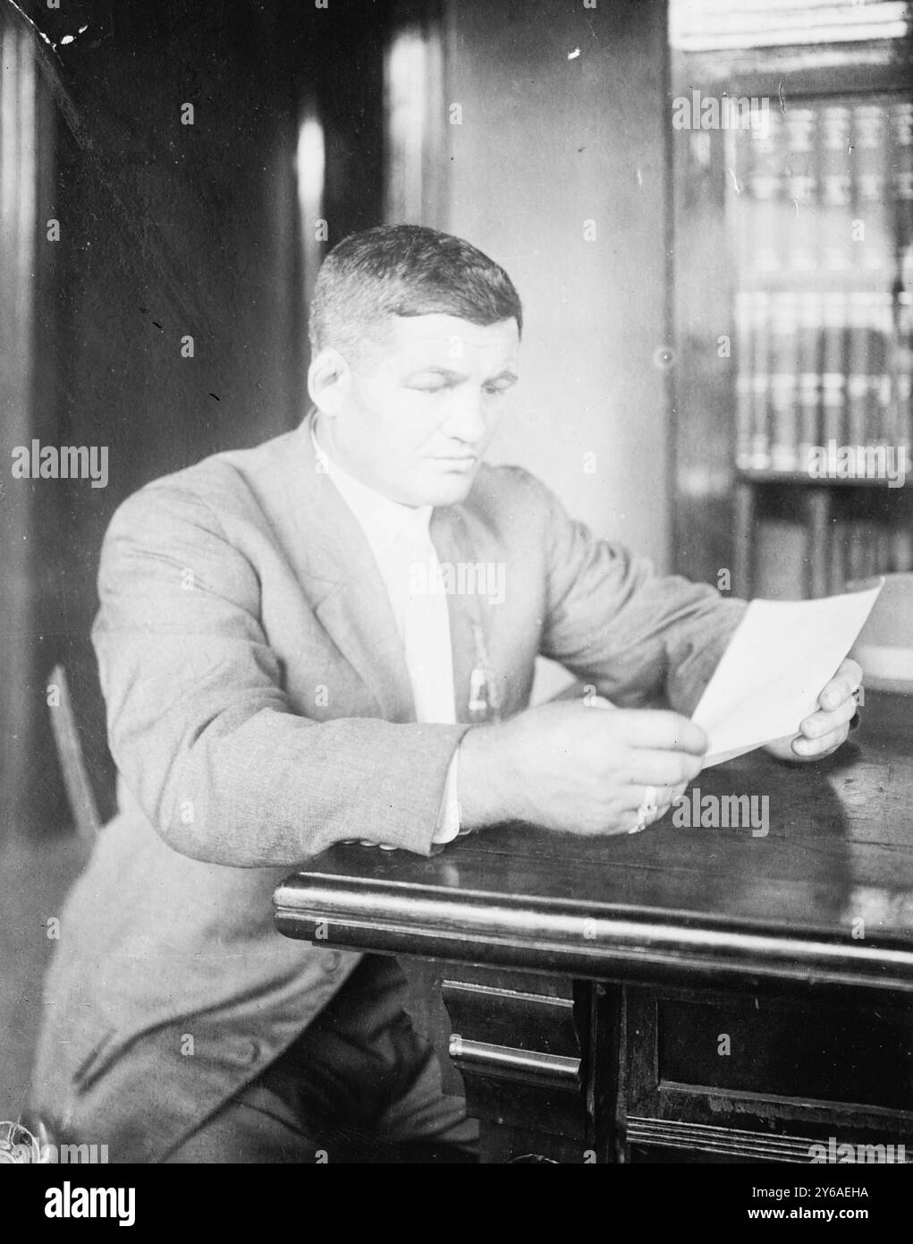 American boxer cyclone johnny thompson hi-res stock photography and ...