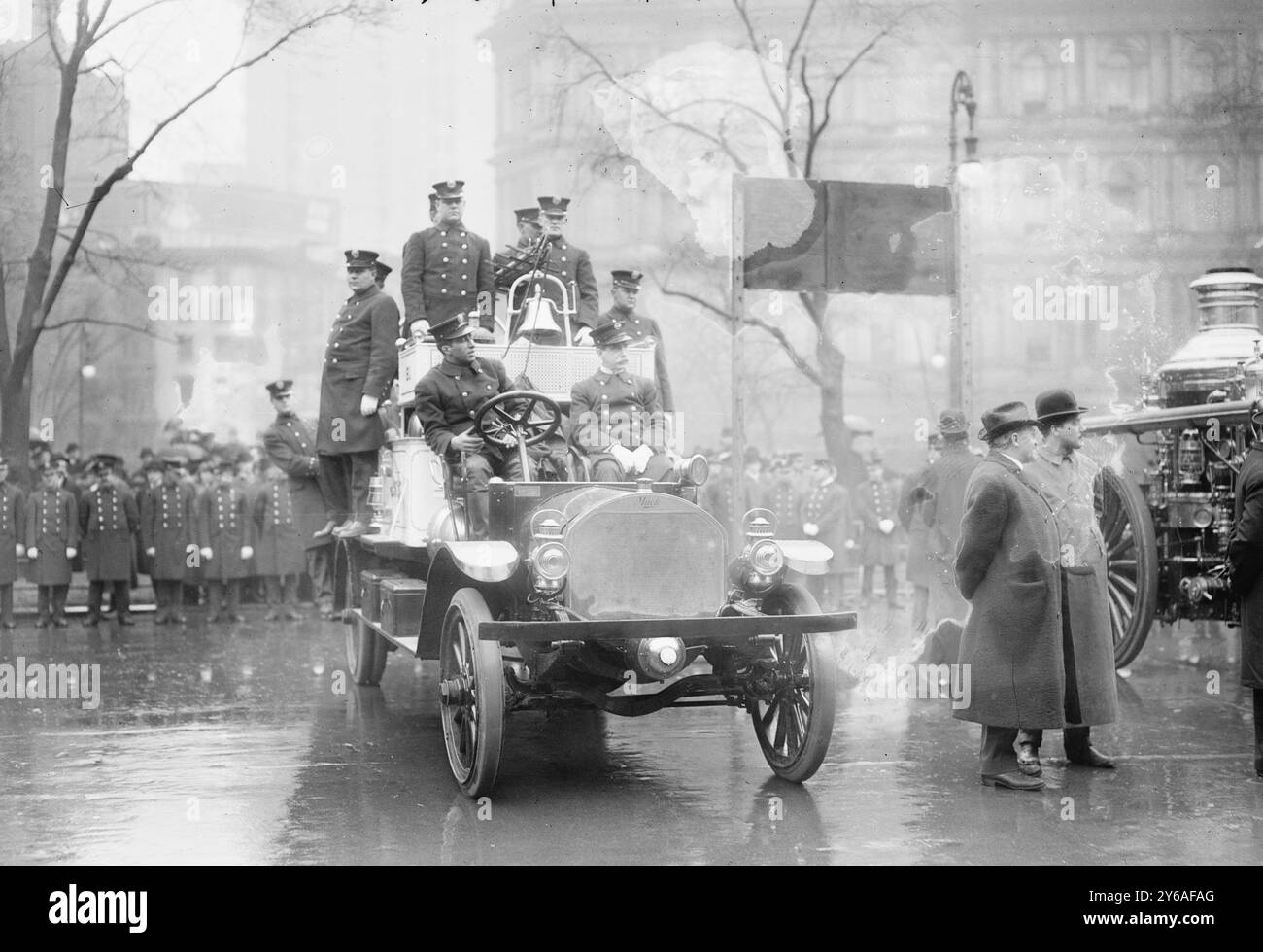 Fire engine number 91 celebrating hi-res stock photography and images ...