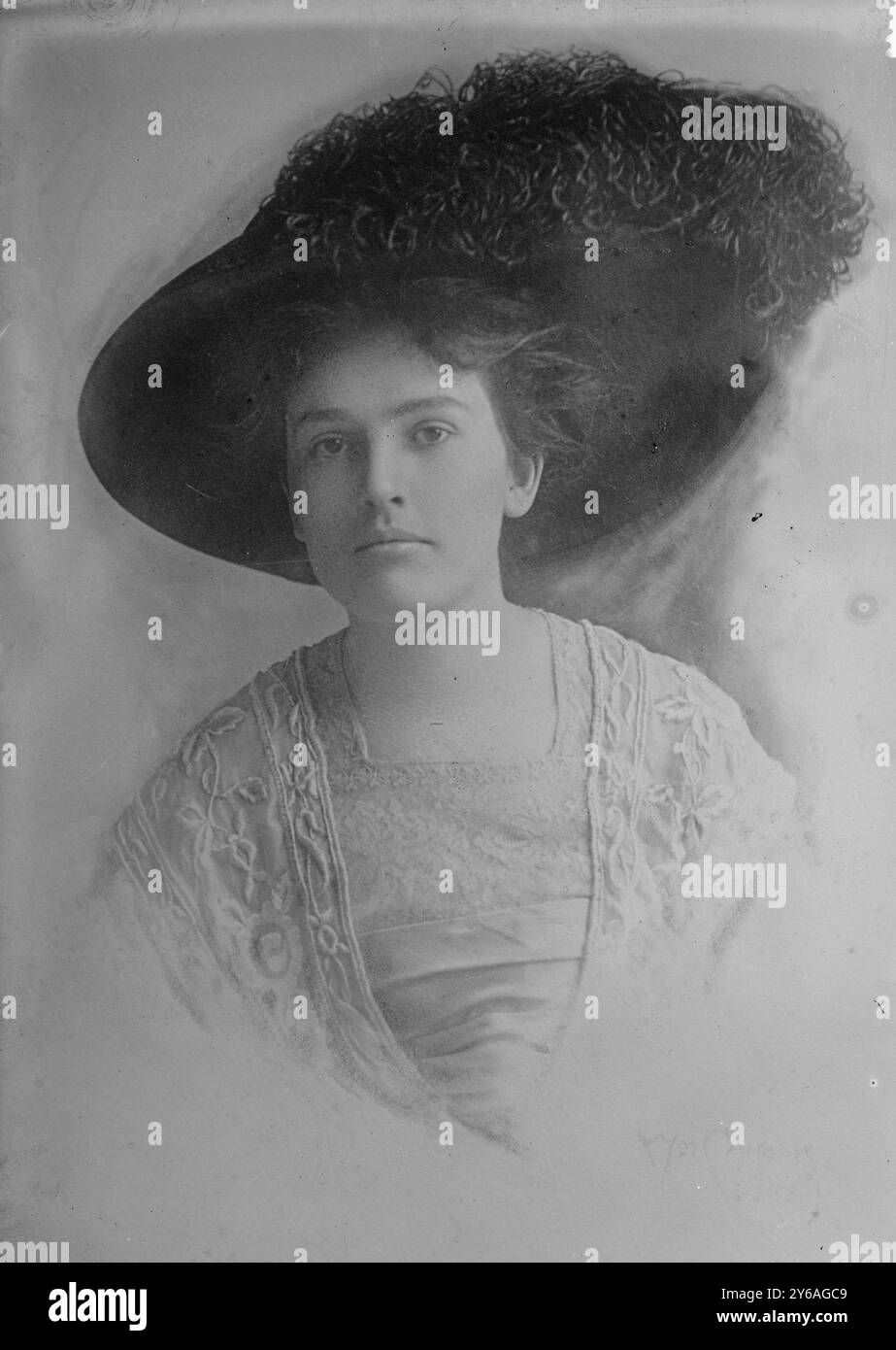 Madeleine Edison, Photograph shows Madeleine Edison (1888-1979 ...
