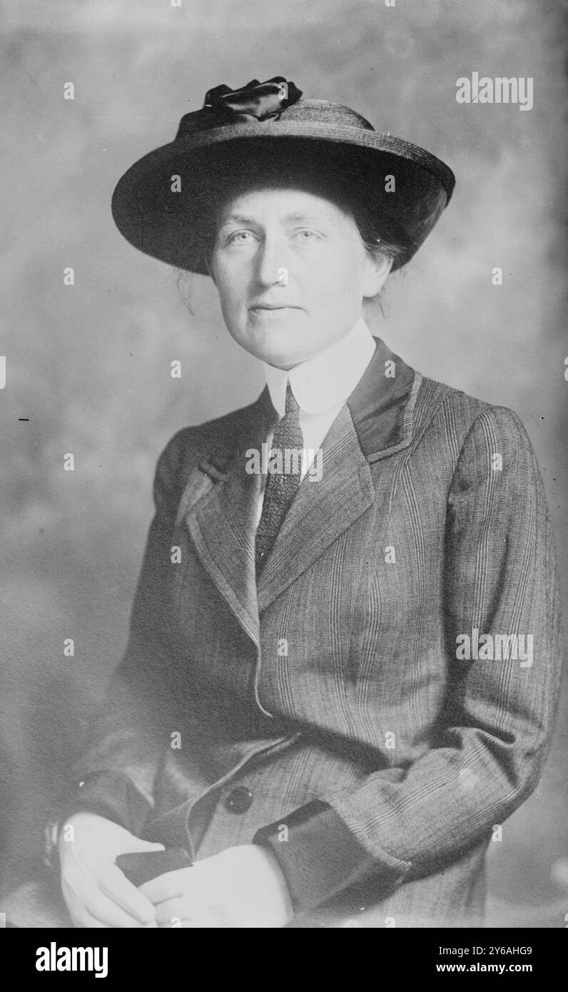 Womens factory inspector hi-res stock photography and images - Alamy