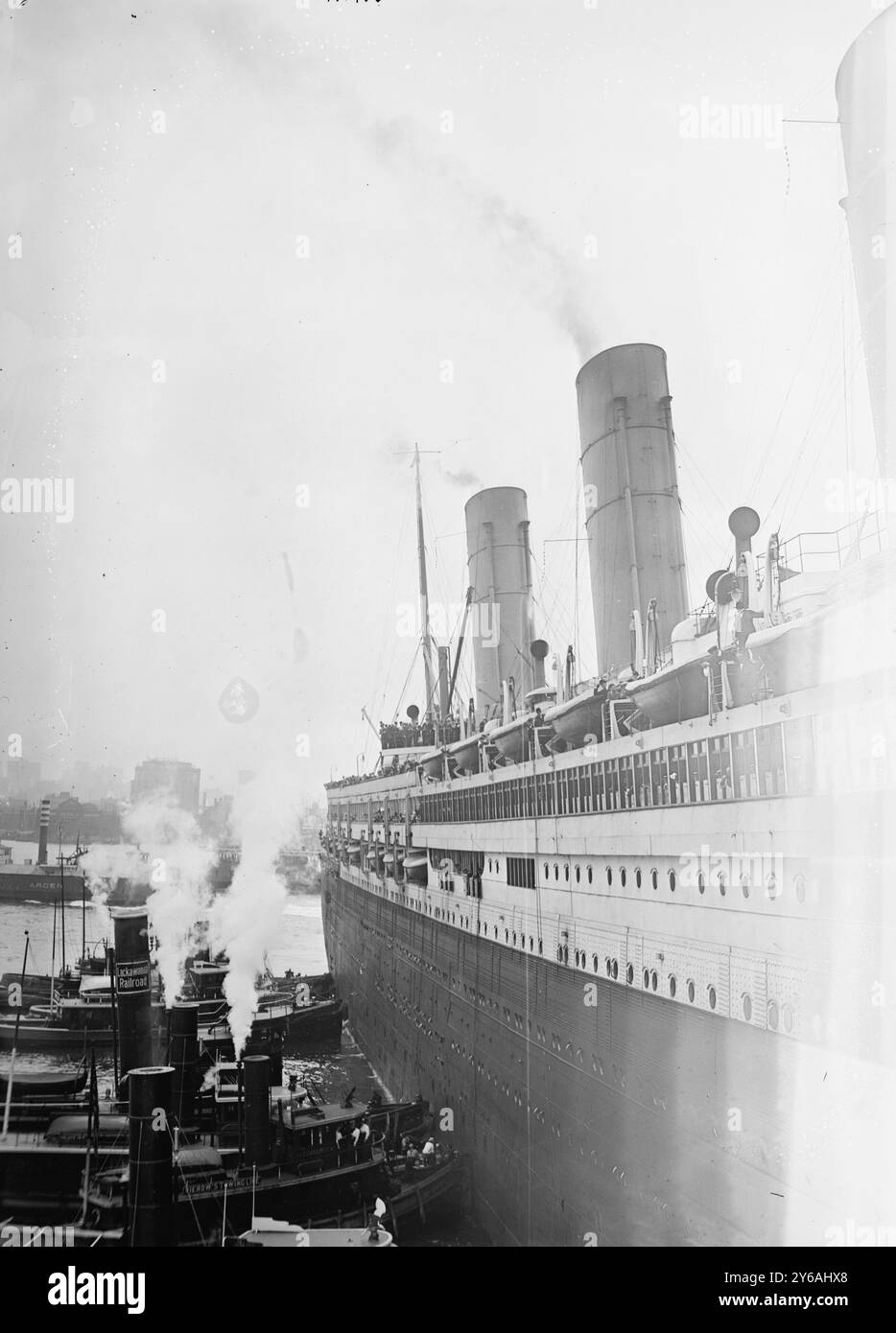 IMPERATOR docking, Photo shows the S.S. Imperator, an ocean liner of ...