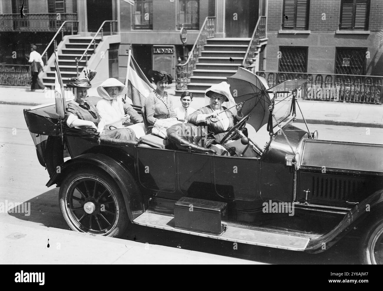 Mrs. H.S. Blatch & party, Photo shows (left to right) suffragists Susan ...