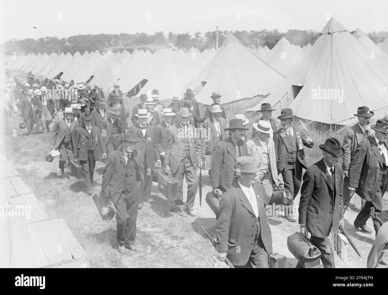 Veterans arriving - Gettysburg, Photo shows the Gettysburg Reunion (the ...