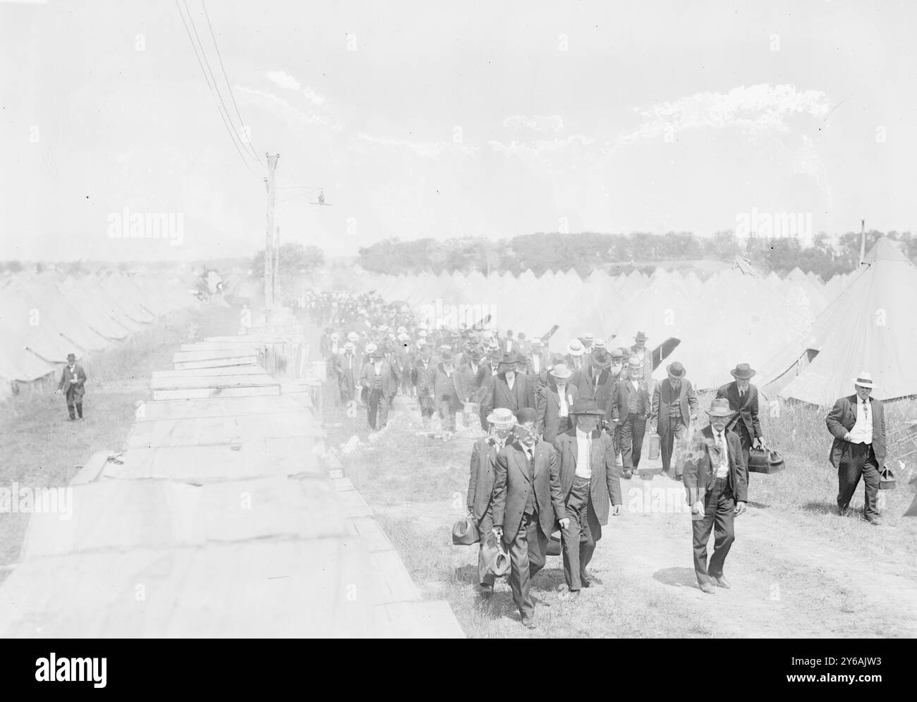 Veterans arrive at Gettysburg, Photo shows the Gettysburg Reunion (the ...