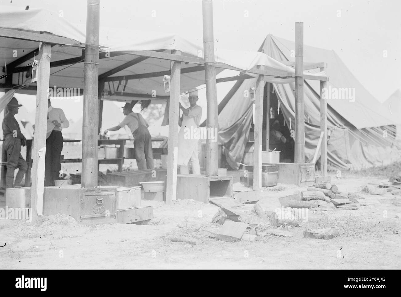 Army Stoves - Gettysburg, Photo shows the Gettysburg Reunion (the Great ...