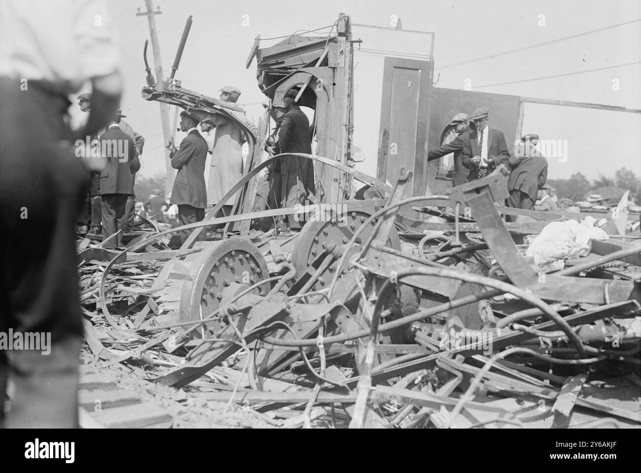 Looking at new cars Black and White Stock Photos & Images - Alamy