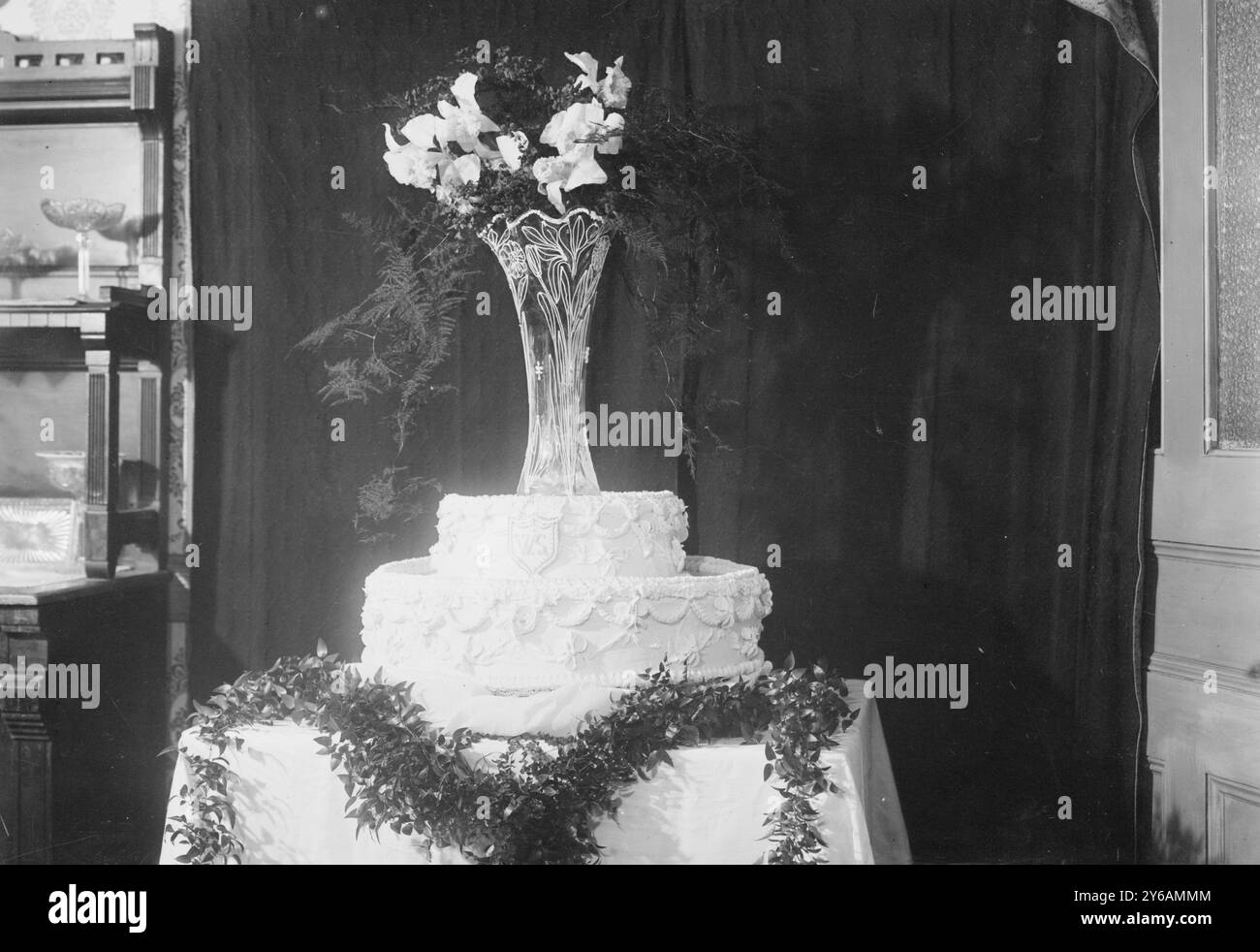 Wilson wedding cake, Photo shows cake for wedding of Jessie Woodrow ...