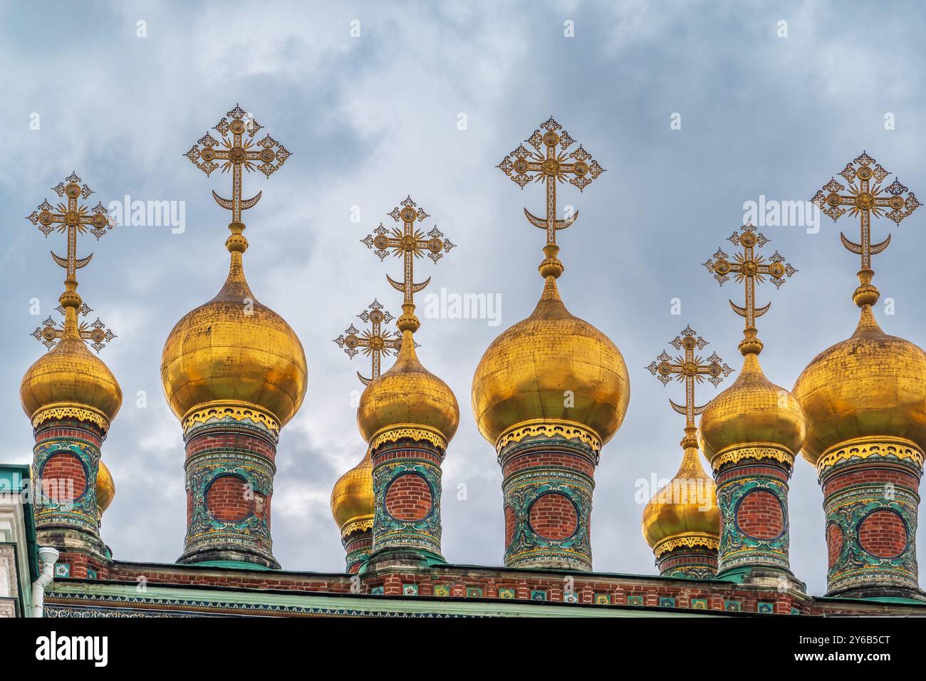 Golden domes of Upper Saviour Cathedral and Terem Churches at the Grand ...