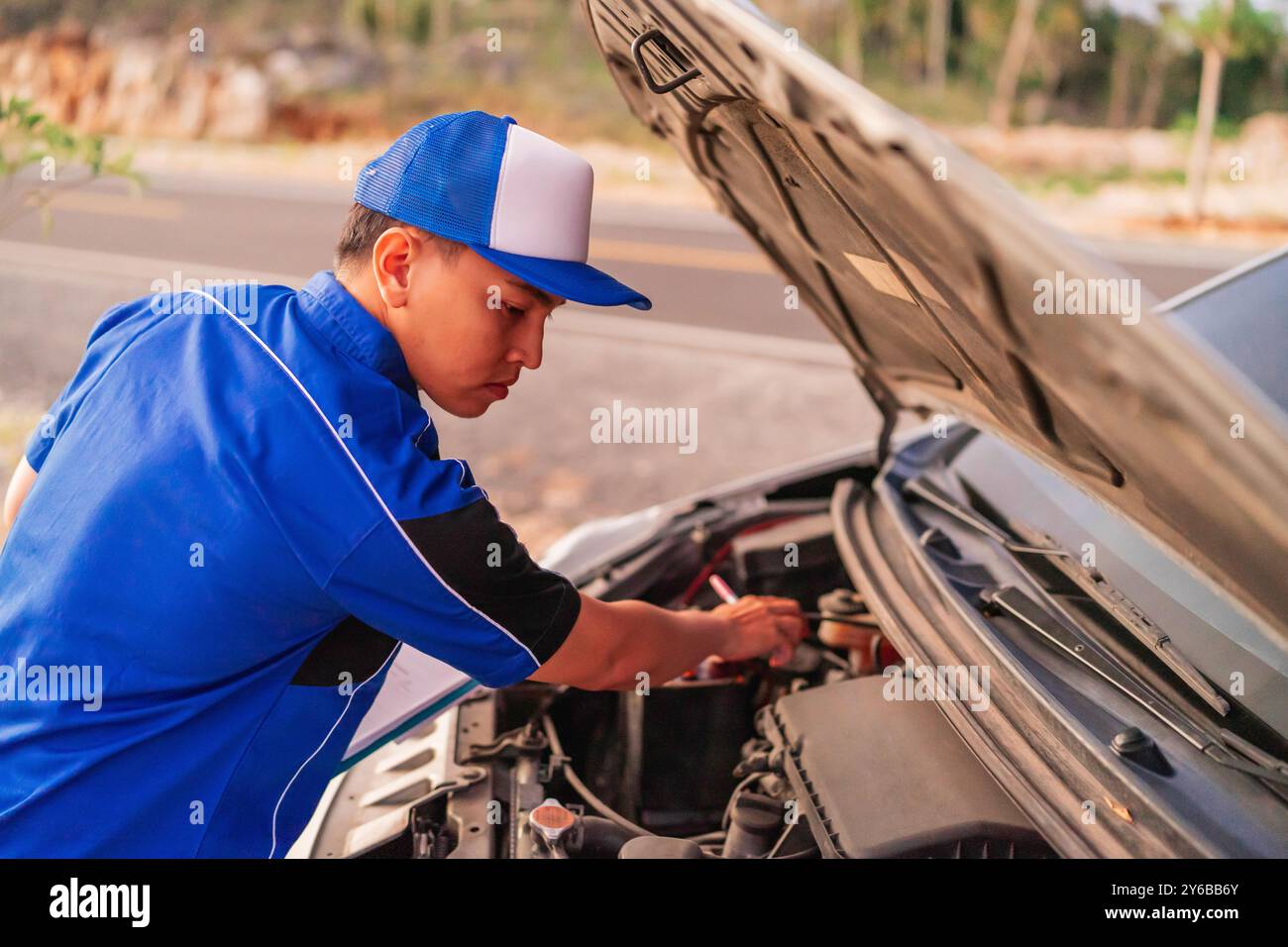 Professional mechanical employee car hi-res stock photography and ...