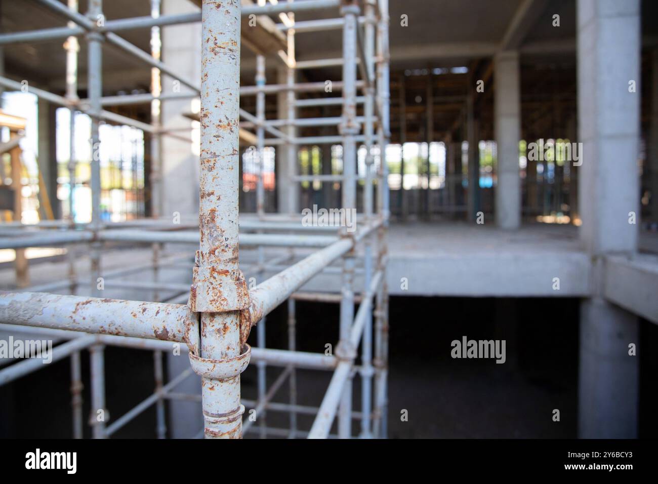 Scaffolding assembly erected in the opening of a reinforced concrete ...