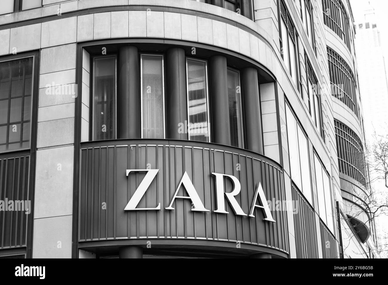 Clothing company zara logo Black and White Stock Photos & Images - Alamy